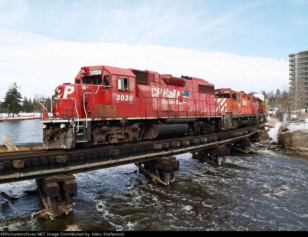 CP northbound on the Waterloo sub crossing the Speed River @ 16:30.